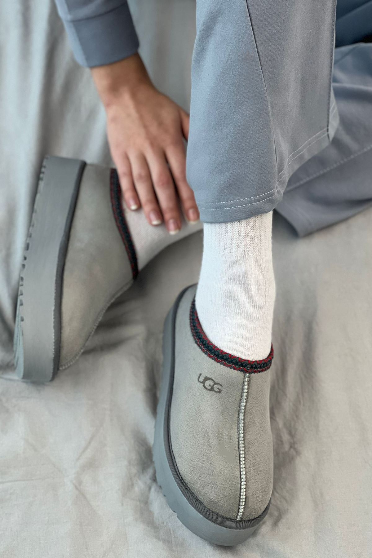 Ugg Gondol Gri, şıklığı ve konforu bir araya getiren Model Şimdi ...